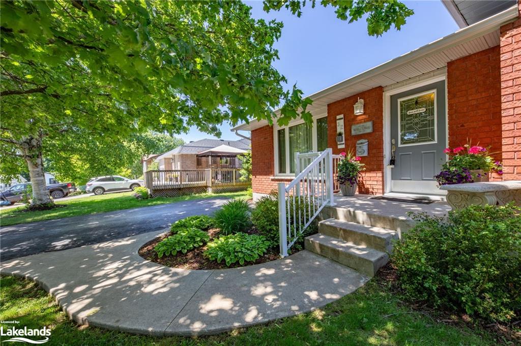 32 Bonaventure Place, Penetanguishene, Ontario L9M1J3 For Sale | HouseSigma