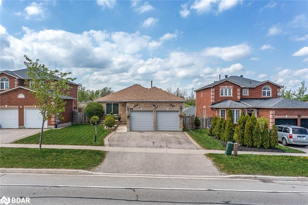 220 Livingstone Road E, Barrie, Ontario L4M6M5 For Sale | HouseSigma