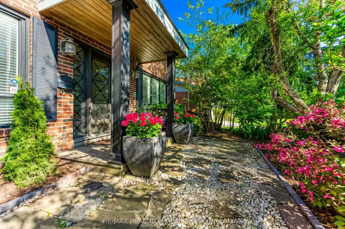 237 Old Yonge Street, North York, Ontario Listing History | HouseSigma